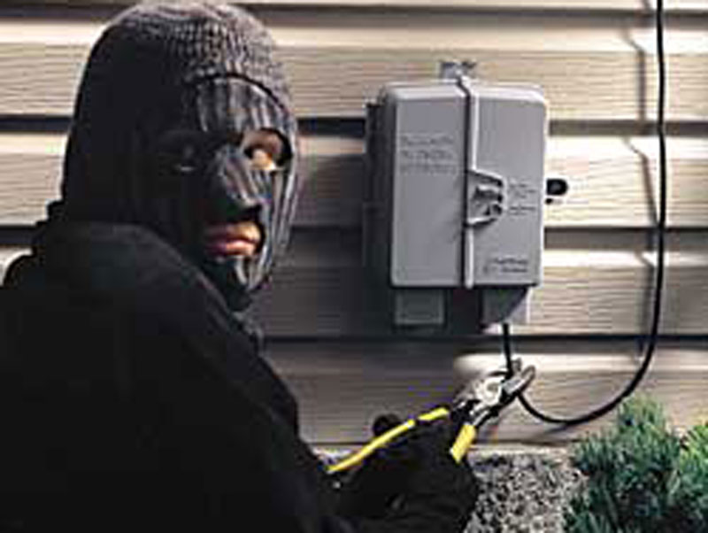 Nigeria Suspected Cable Thieves Beaten And Tied To A Transformer in ...
